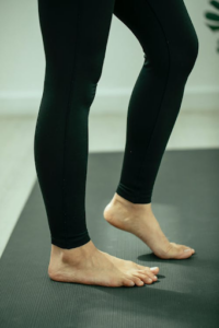 Strengthen Your Feet With These Easy Toe Point Stretches - Bodyweight ...